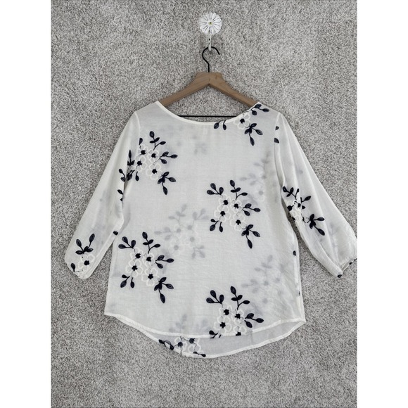 Kindred | Tops | Kindred Top Women S White Floral Embroidered Flare ...